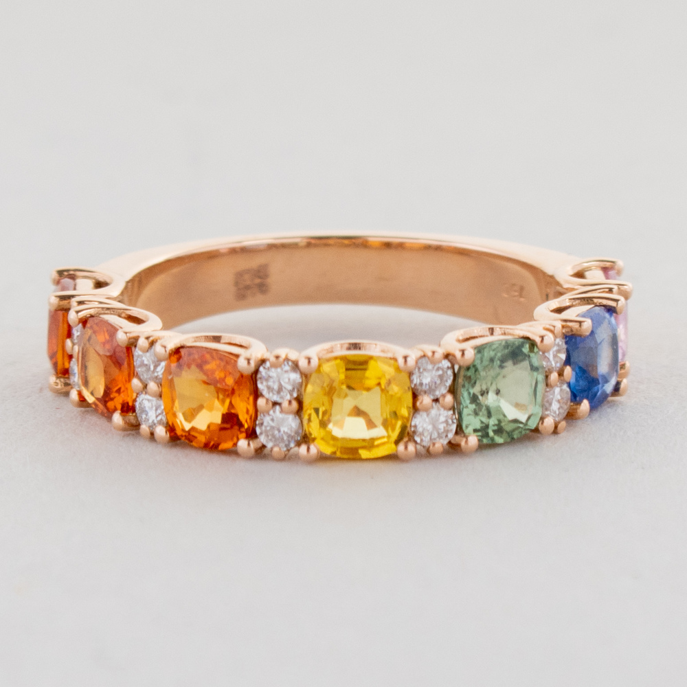 RING, 18k roséguld, med olikfärgade safirer tot ca 2,50 | Auktion