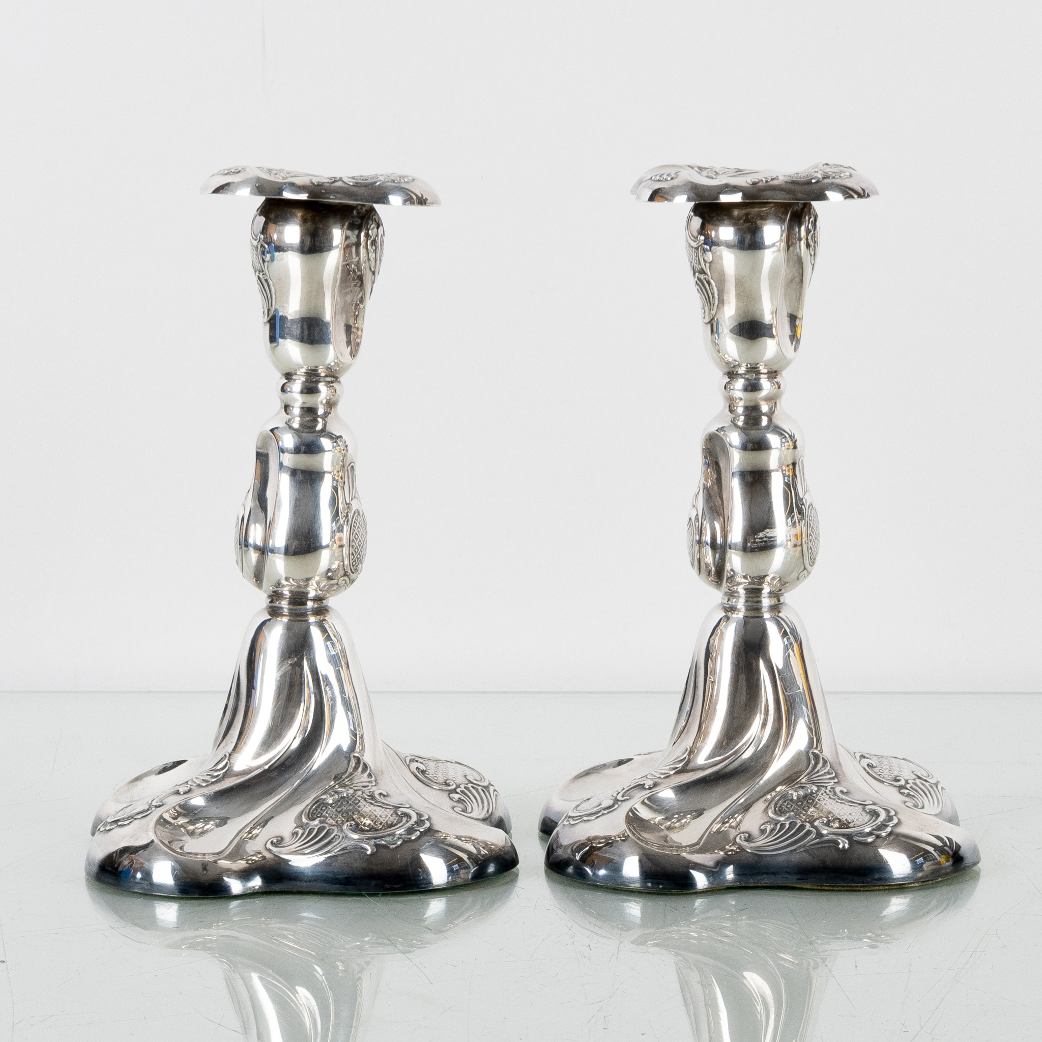 LJUSSTAKAR, 1 par, silver, 1900-tal | Auktion